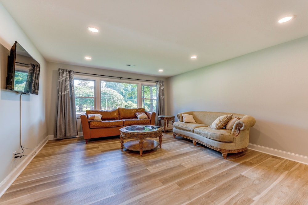 Charming Charlotte Home: 2 Mi To Downtown! - Charlotte, NC