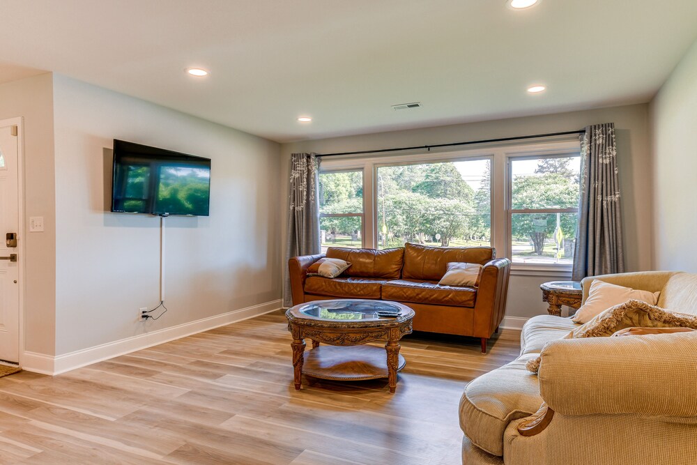 Charming Charlotte Home: 2 Mi To Downtown! - Charlotte, NC