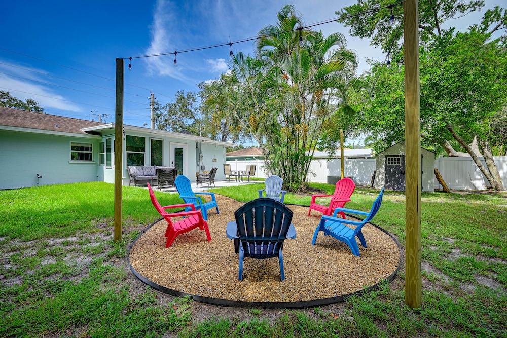 Sunny Sarasota Home W/ Private Yard & Fire Pit! - Sarasota