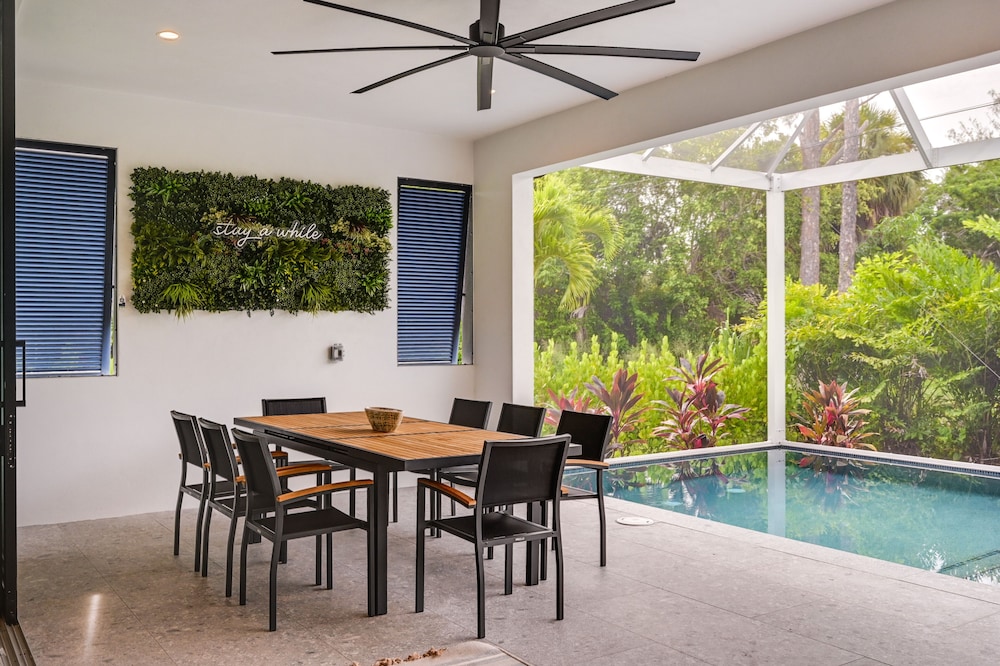 Contemporary Naples Home W/ Outdoor Kitchen & Pool - Naples, FL