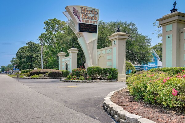 On-site Ocean Access: Myrtle Beach Resort Condo! - Garden City, SC
