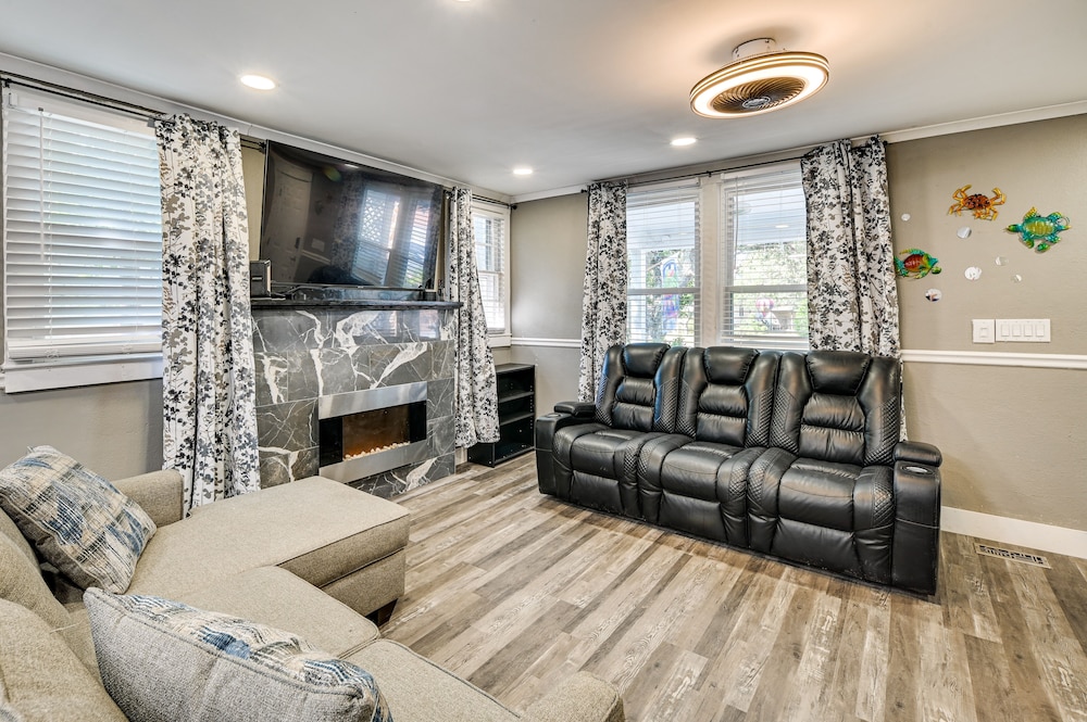 1 Mi To Broadway At The Beach: Home W/ Porch! - Myrtle Beach