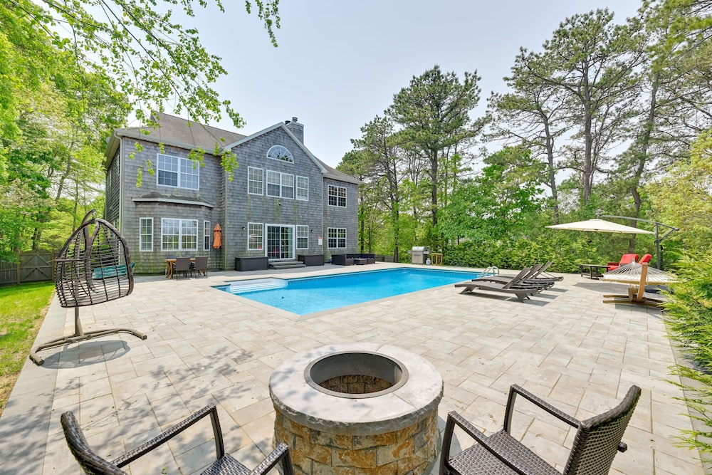 Pet-friendly Southampton Paradise With Pool! - Long Island, NY
