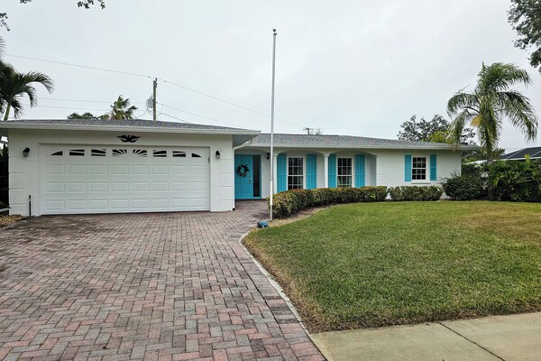 Walk To Beach: Home W/ Bbq & Fire Pit In Bradenton - Longboat Key, FL