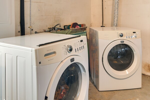 3 Mi To Beach: Seminole Retreat W/ Patio - Redington Beach, FL