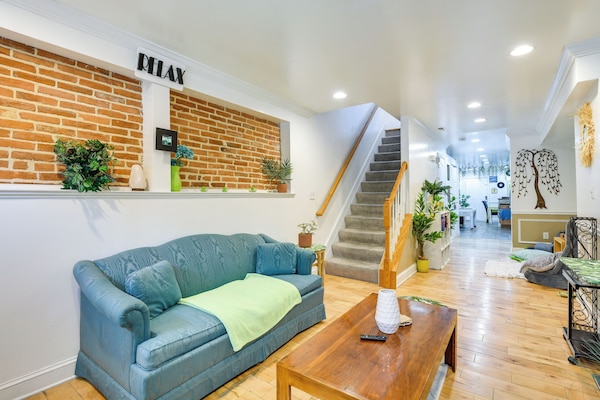 Quirky Baltimore Townhome ~ 2 Mi To Inner Harbor - Baltimore, MD