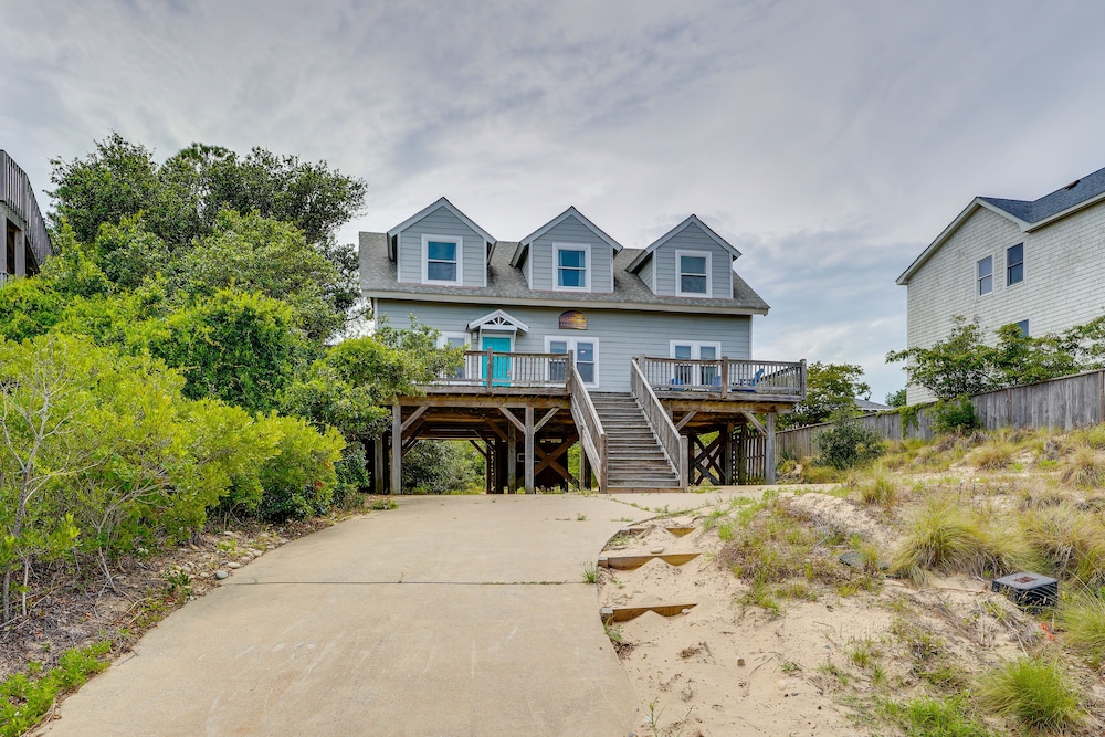 Sunny Corolla Home: Walk To Beach! - Corolla, NC