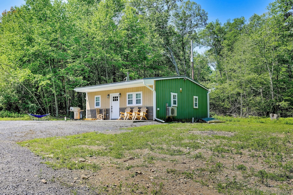 Secluded Poconos Cabin: 75 Acres & Fire Pit! - Stroudsburg, PA