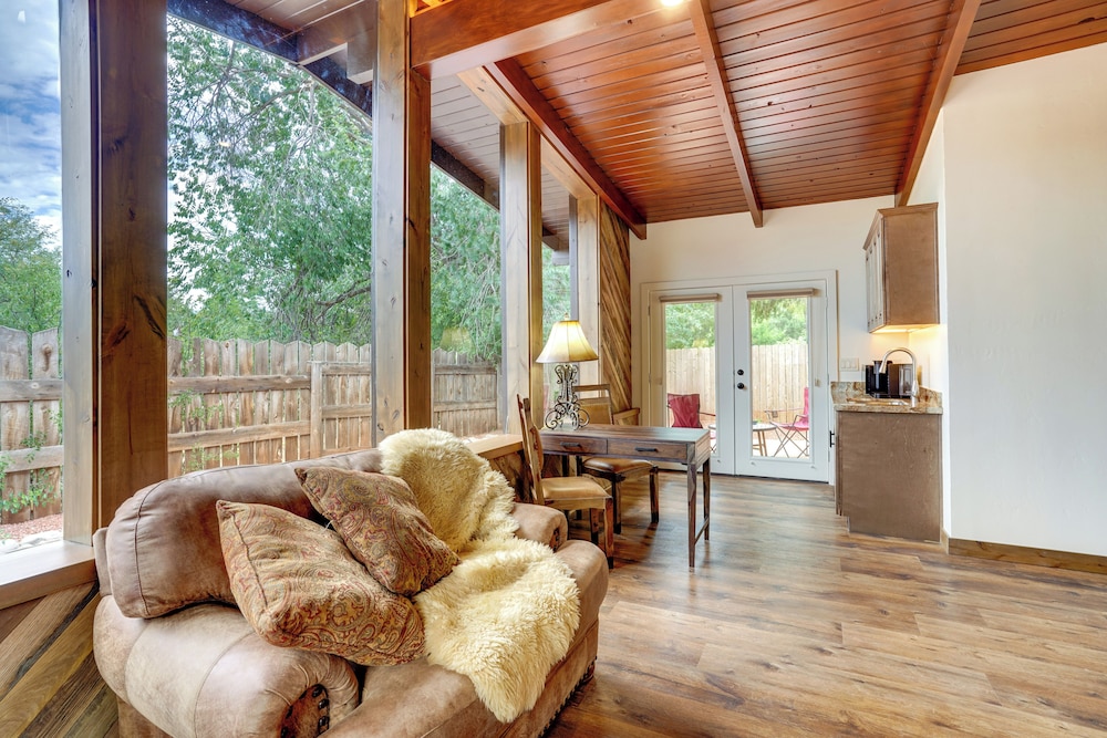 Hot Tub & Red Rock Views: Sedona Escape! - Sedona, AZ