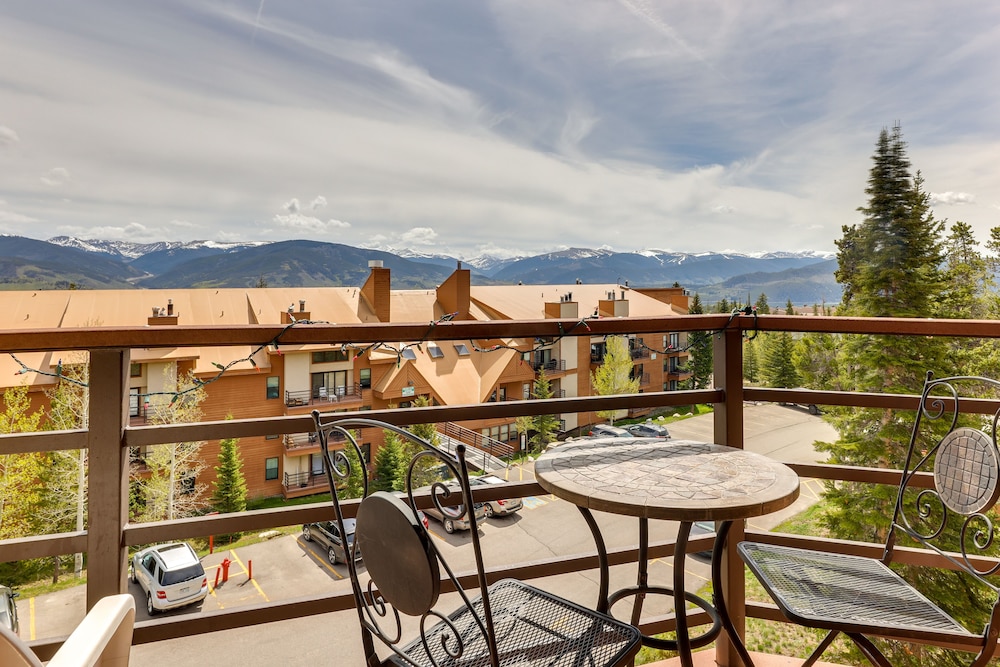 Cozy Condo W/ Balcony & Mtn View In Silverthorne! - Silverthorne, CO