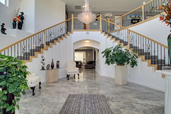 3 Mi To Rio Grande: Albuquerque Home W/ Balcony - Albuquerque, NM