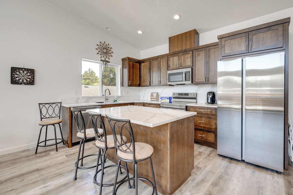 Lincoln City Vacation Home Near Beaches + Casinos - Lincoln City, OR