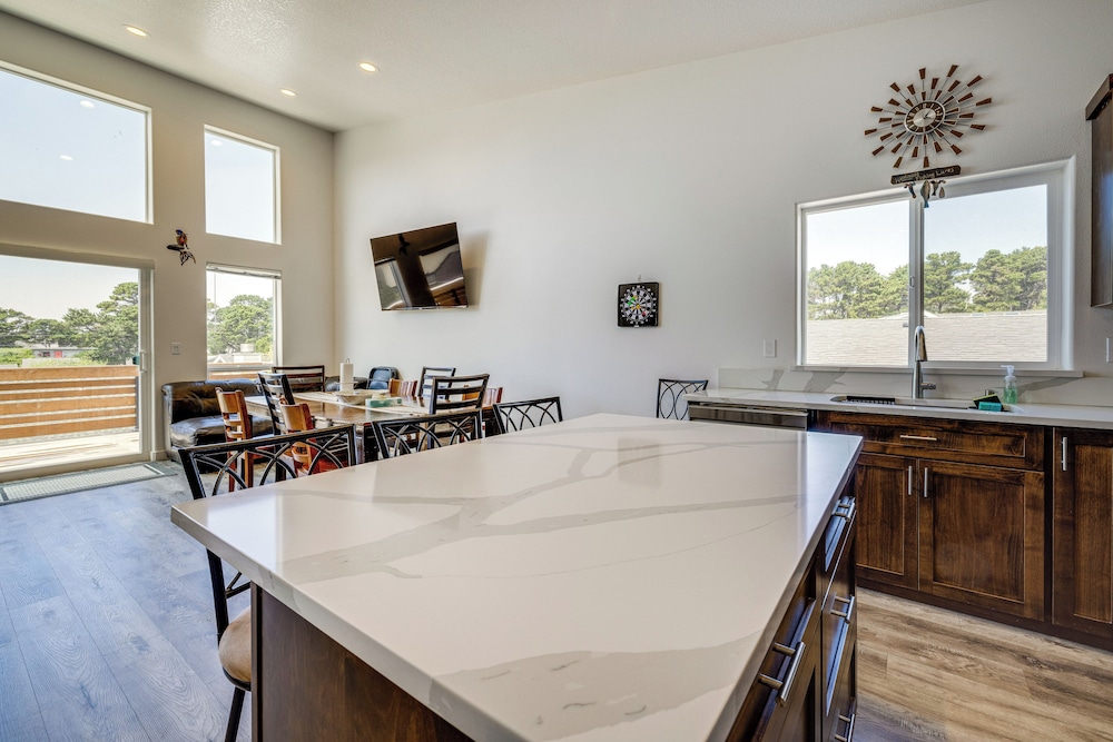 Lincoln City Vacation Home Near Beaches + Casinos - Lincoln City, OR