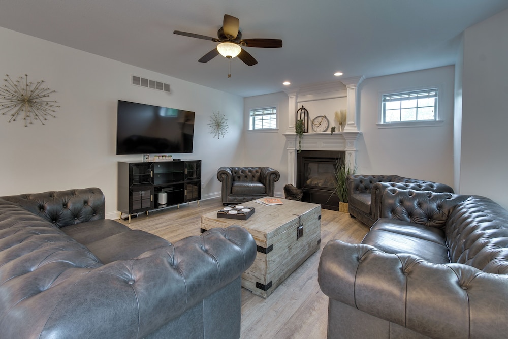 Prime Peoria Retreat W/ Deck & Fireplace! - Peoria, IL