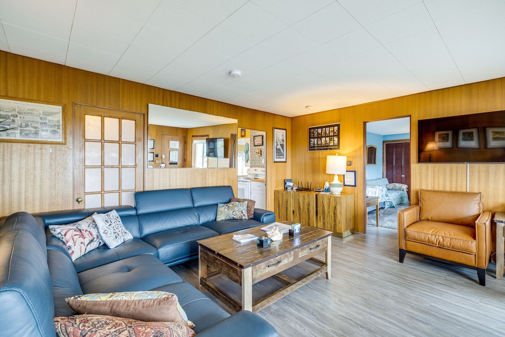 Beachfront Cottage On Seaside Promenade W/ Hot Tub - Seaside, OR