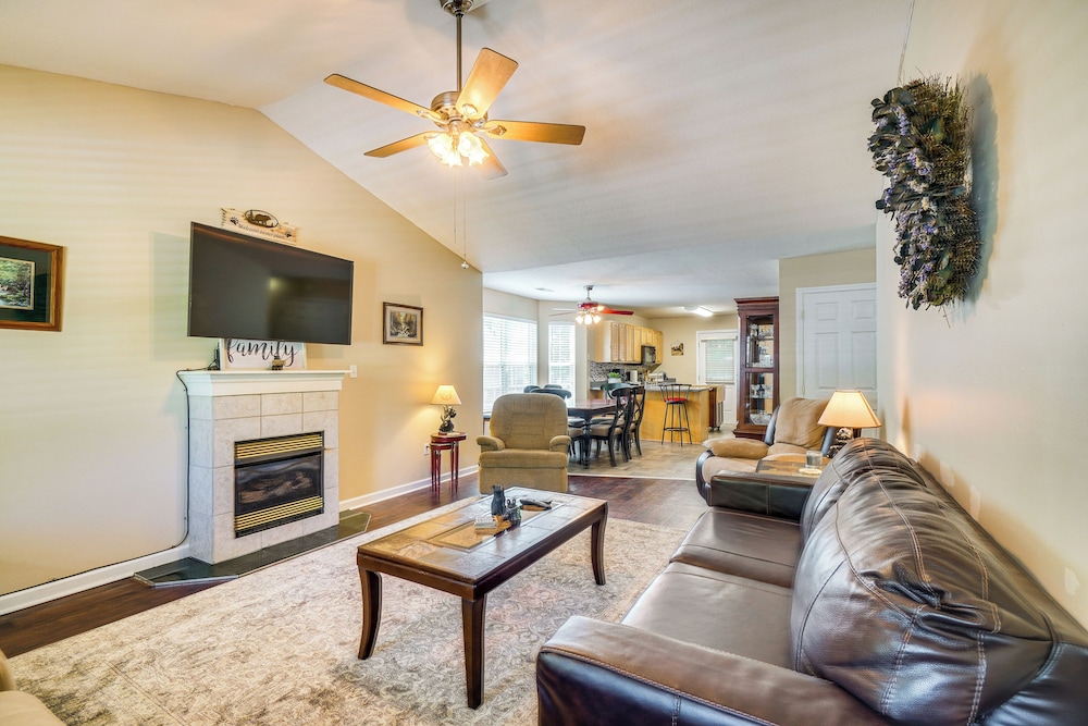 Pigeon Forge Home W/ Screened Porch, 3 Mi To Town! - Pigeon Forge, TN