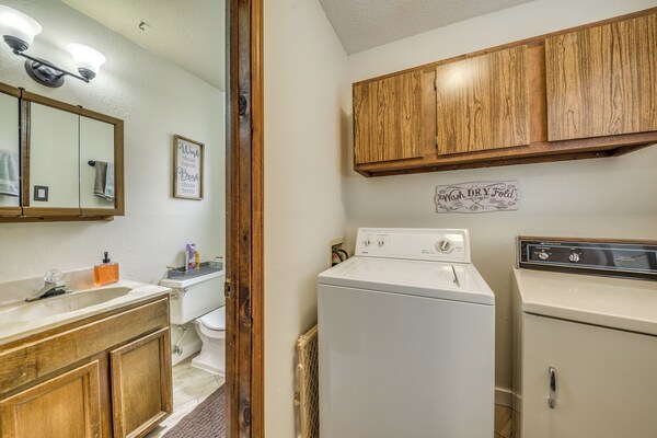 Ruidoso Home W/ Balcony ~ 16 Mi To Ski Apache! - Ruidoso, NM