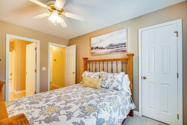 Pigeon Forge Home W/ Deck & Hot Tub Near Town! - Pigeon Forge, TN