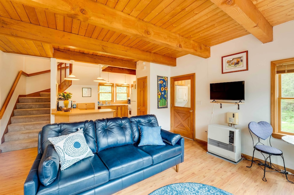 Juneau Vacation Home: Stunning View + Beach Access - Juneau, AK