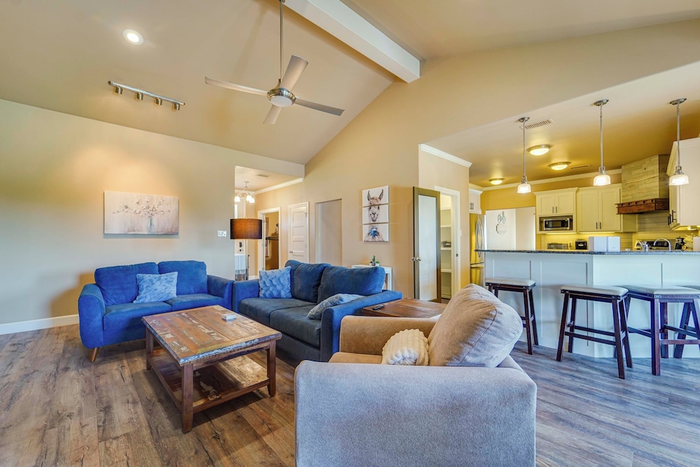 Spacious Lubbock Home W/ Private Pool & Yard! - Lubbock, TX