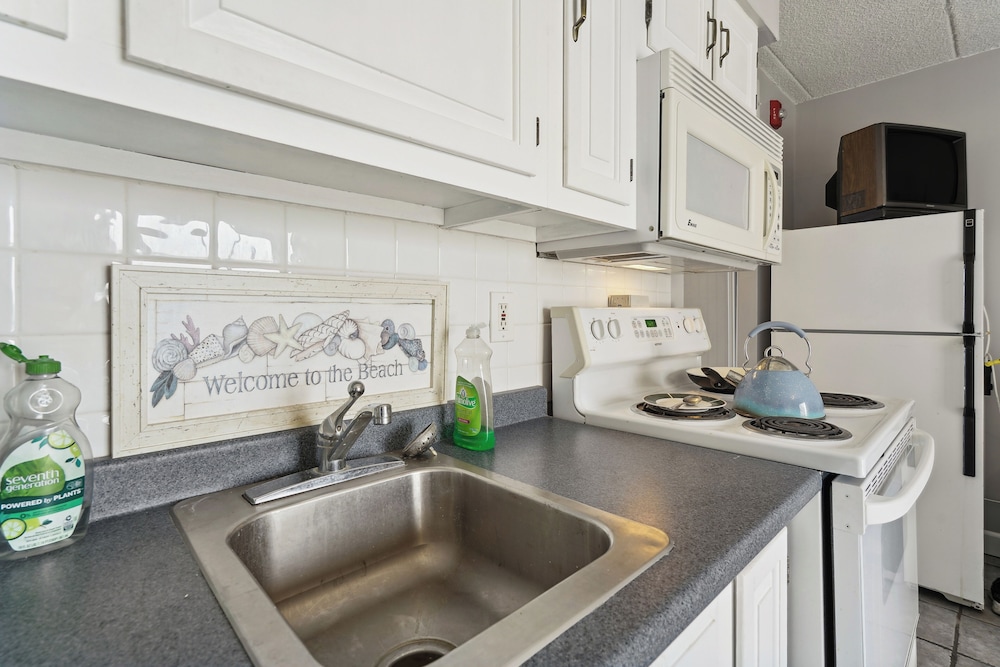 Beachfront Fourth-floor Condo W/ Community Pool! - New Jersey