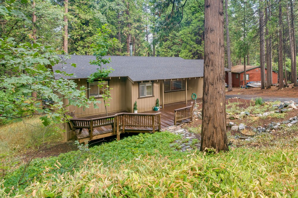 Furnished Deck: Secluded Arnold Cabin Rental! - Murphys, CA