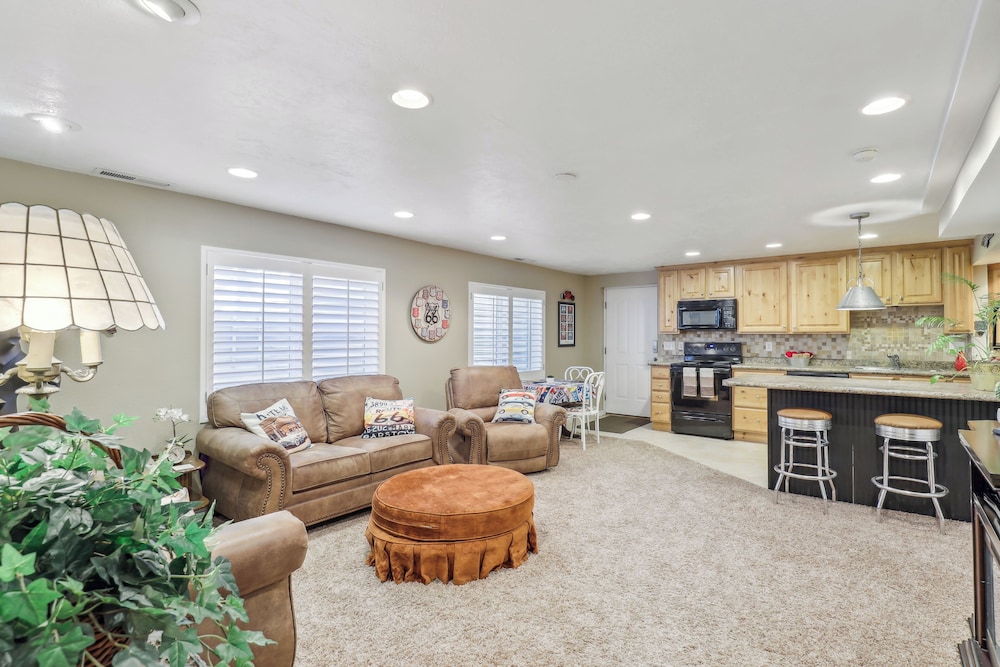 Cozy American Fork Retreat W/ Electric Fireplace - Highland, UT