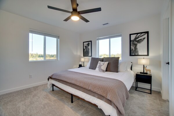 Modern Donnelly Cabin W/ Private Hot Tub - Donnelly, ID