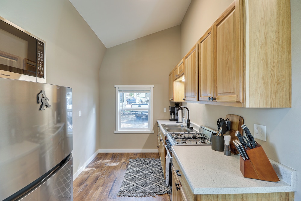 20 Mi To Glacier Natl Park: Pet-friendly Cabin - Glacier National Park