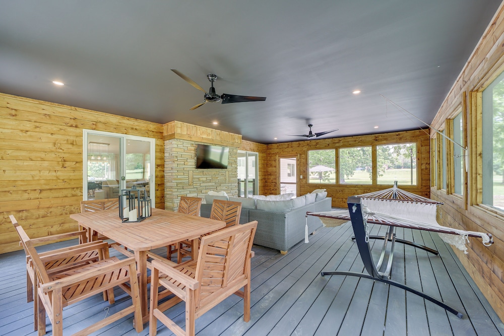 Well-appointed Tulsa Home W/ Fire Pit & Patio! - Tulsa, OK