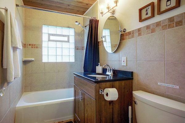 Milwaukee Home W/ Serene Patio & Backyard Garden! - Milwaukee, WI