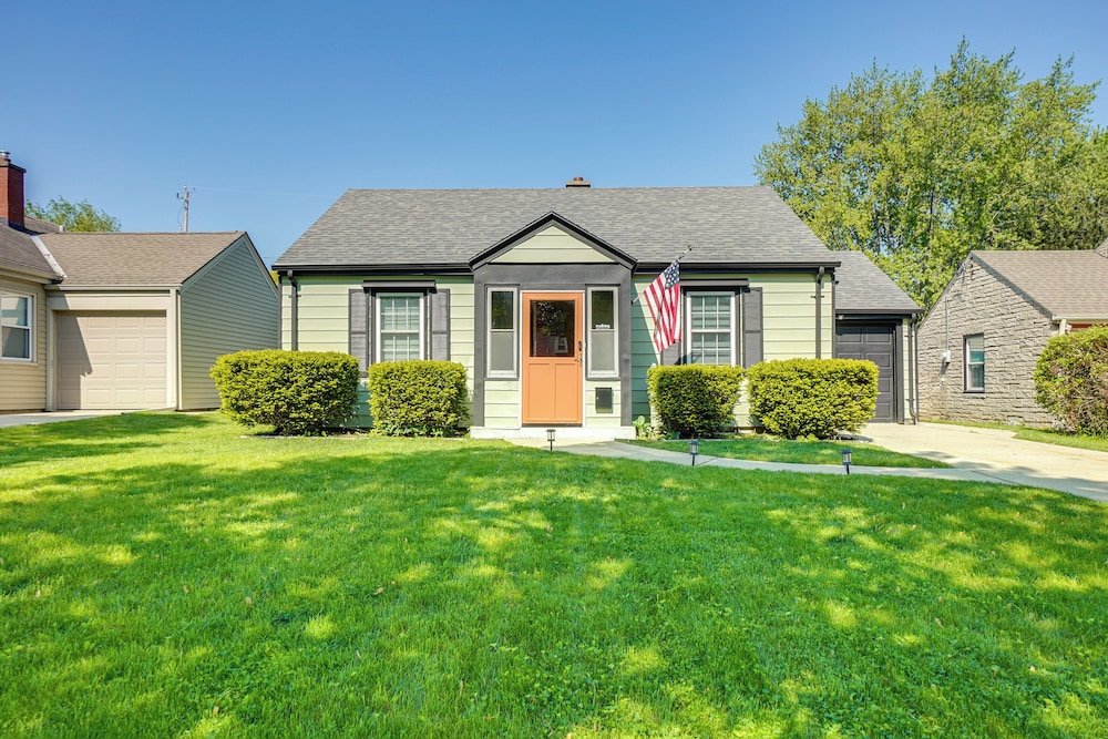 Milwaukee Home W/ Serene Patio & Backyard Garden! - 