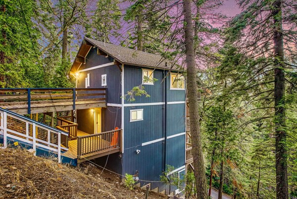 Tree-lined Lake Arrowhead Cabin ~ 1 Mi To Village! - Lake Arrowhead, CA