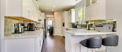 Casa (4 Bedrooms) | Cozinha privada | Micro-ondas, fogão, cooktop, lava-louças