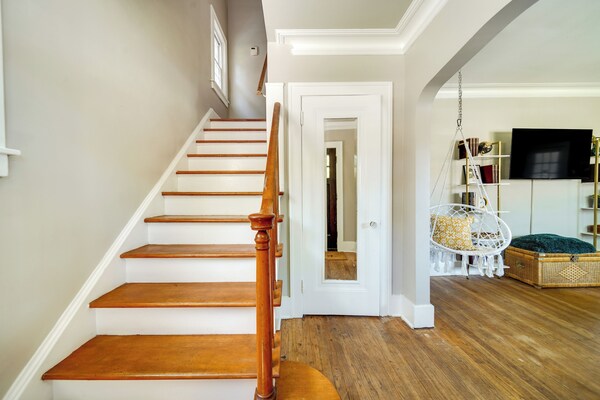 Historic Detroit Bungalow: Pet & Family Friendly - Windsor, ON, Canada