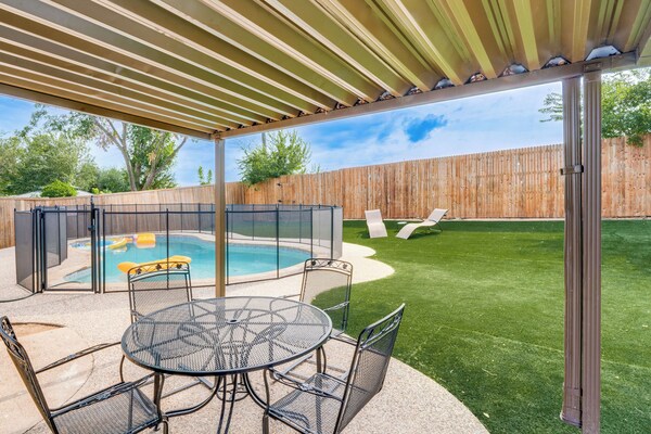 Game Room & Pool: Family Home In The Colony! - Nebraska