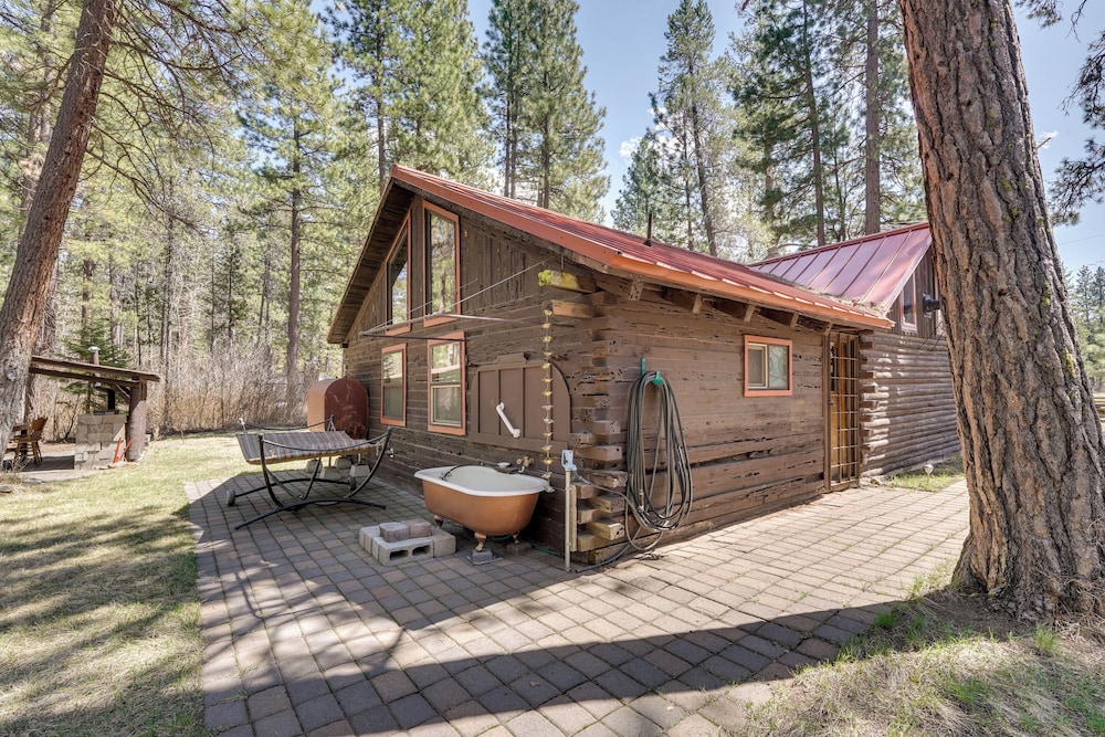 Remote Escape: Klamath Falls Cabin By Lake & Hikes - Lake of the Woods, VA