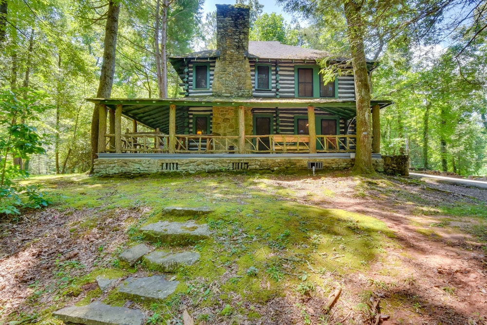 Log Cabin Rental Near Table Rock State Park! - Pickens, SC