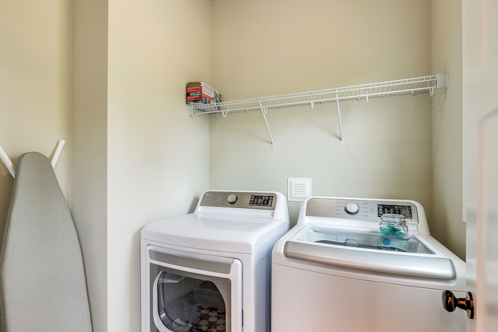 Getaway W/ Fire Pit: 3 Mi To River Arts District! - Asheville, NC