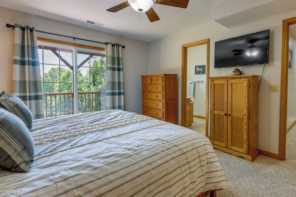 Mtn-view Escape W/ Hot Tub, 9 Mi To Skiing! - Maggie Valley, NC