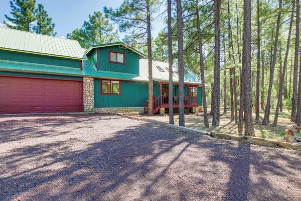 < 1 Mi To Rainbow Lake: Family Home W/ Fire Pit - Pinetop-Lakeside, AZ