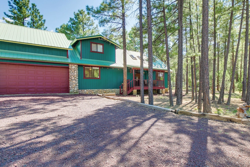 < 1 Mi To Rainbow Lake: Family Home W/ Fire Pit - Pinetop-Lakeside, AZ