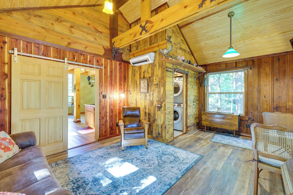 Pet-friendly Eureka Springs Rental W/ Private Deck - Table Rock Lake