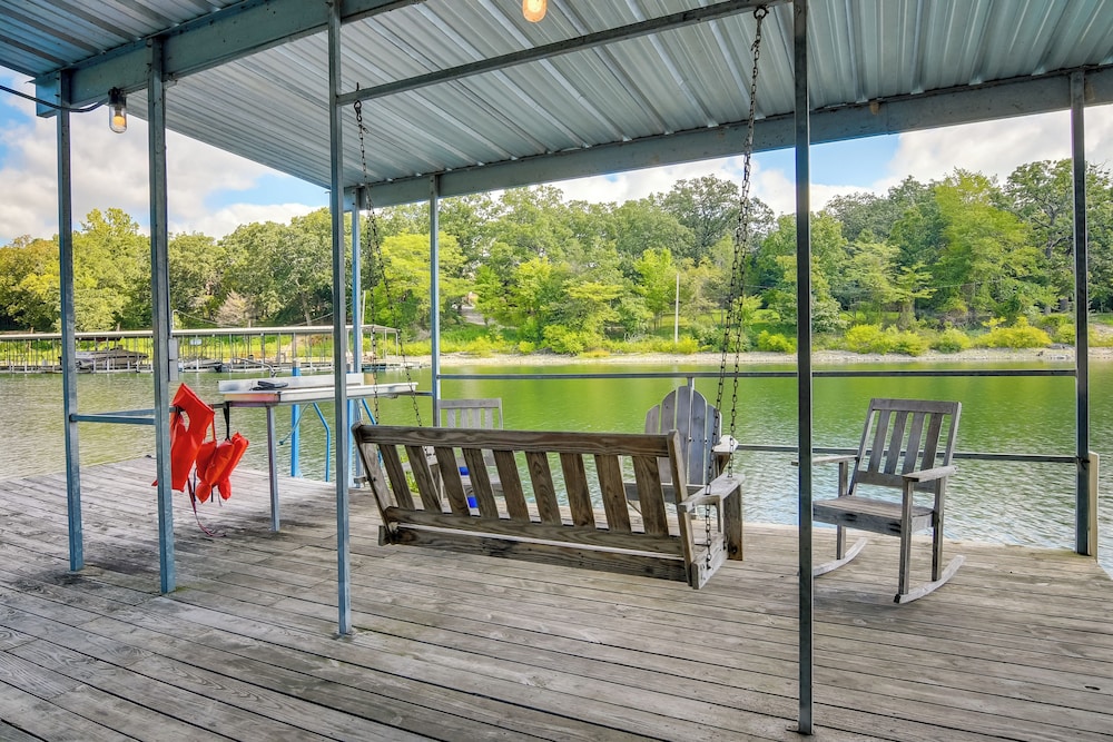 Kimberling City Cabin W/ Boat Slip, Deck & Pool - Table Rock Lake