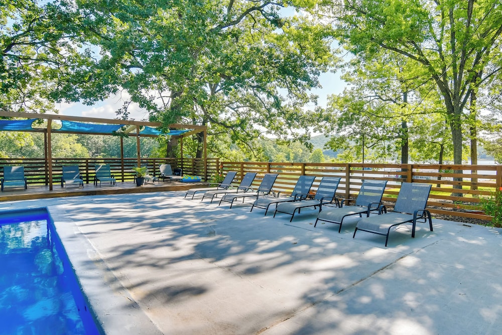 Kimberling City Home: Boat Slip & Lakefront Bliss! - Table Rock Lake