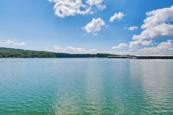 Lakefront Oasis: Boat Slip, Kayaks & Outdoor Pool - Table Rock Lake