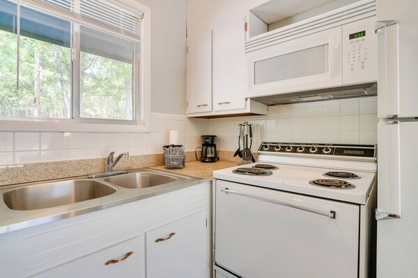 Lakefront Haven: Boat Slip, Deck & Community Pool! - Table Rock Lake