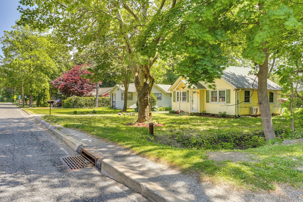 All-season Vernon Township Lake House Retreat! - Hamburg, NJ