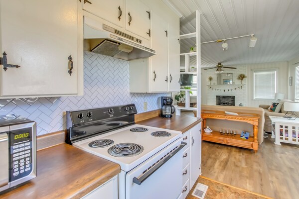 Carolina Beach Home W/ Private Deck: Walk To Shore - Carolina Beach, NC