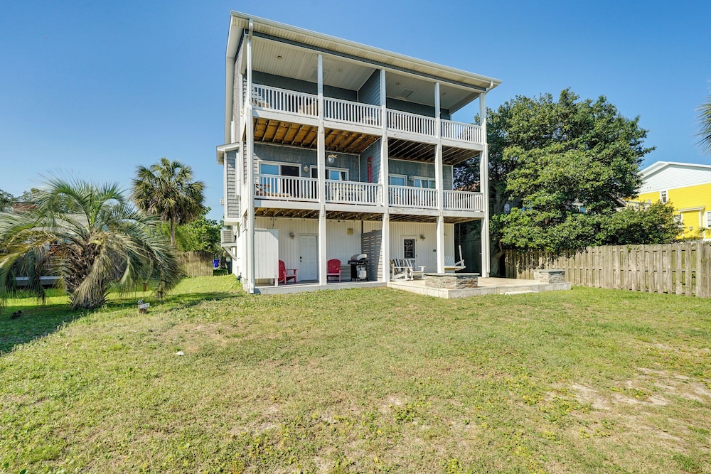 Carolina Beach Lakefront House: Walk To Beach! - Carolina Beach, NC